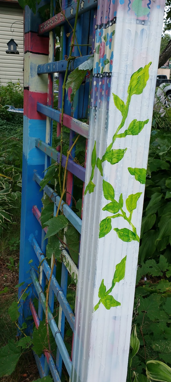 Paintersgarden: Painting Vines on the Arbor