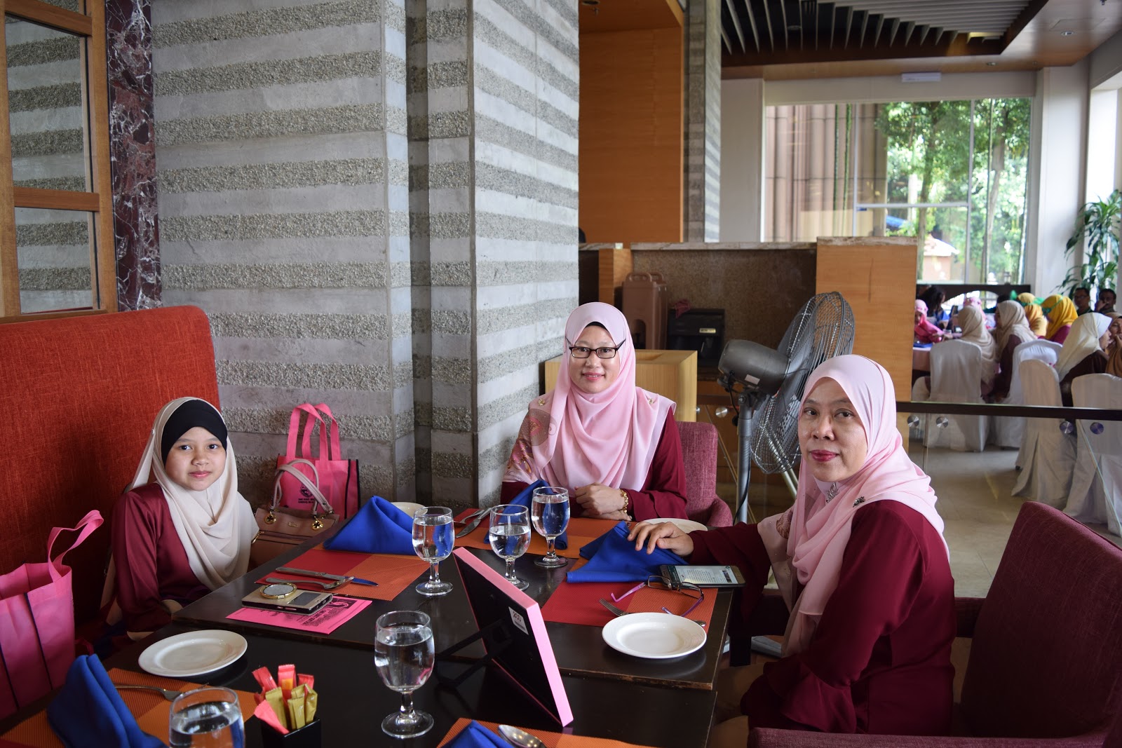 SMK BUKIT SENTOSA: Majlis Hi-Tea SMKBS