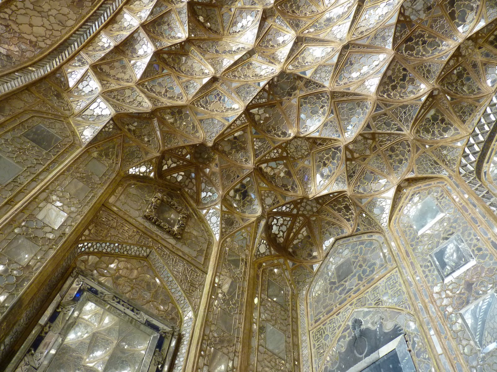 ISLAMIC ARCHITECTURE: Muqarnas