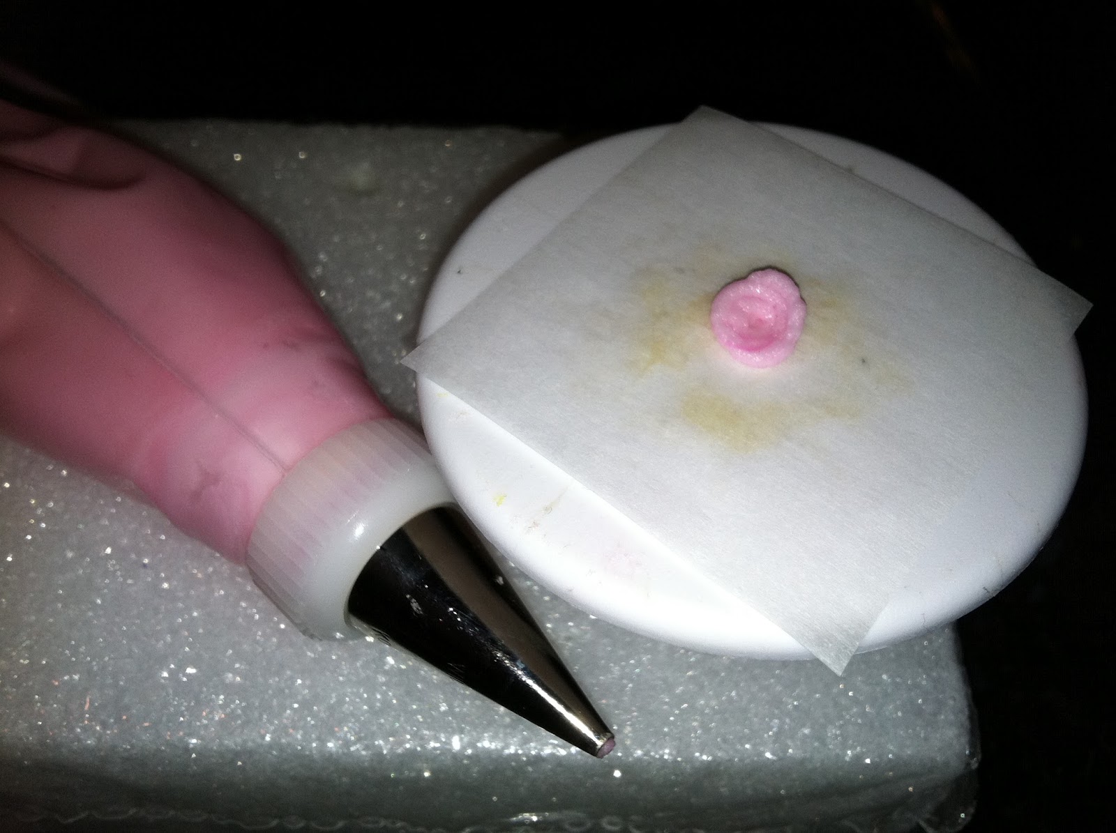 The Iced Queen: Tiny Royal Icing Teacup