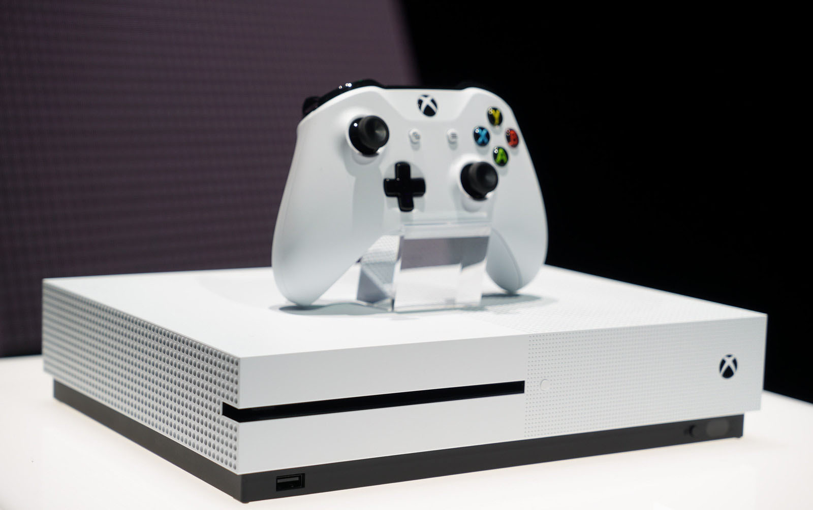 thatgeekdad: Microsoft announces Xbox One S launching August 2 and $399 ... thatgeekdad: Microsoft announces Xbox One S launching August 2 and $399 ...
