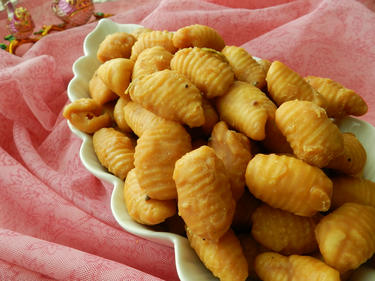 Raajis kitchen: Bellam/Sugar Gavvalu