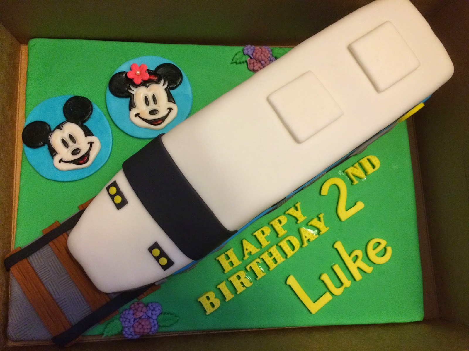 Our Decorated Cakes and Cupcakes: Shinkansen Bullet Train Cake