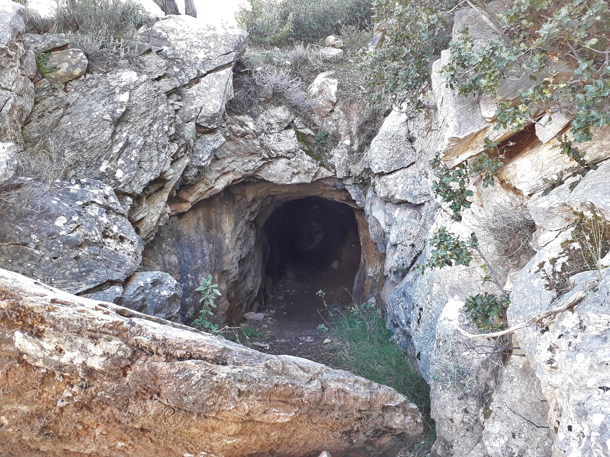 Γιώργος Πρίμπας (Στιγμές): [στην παλιά παραδοσιακή ασβεστοκάμινο και το ...