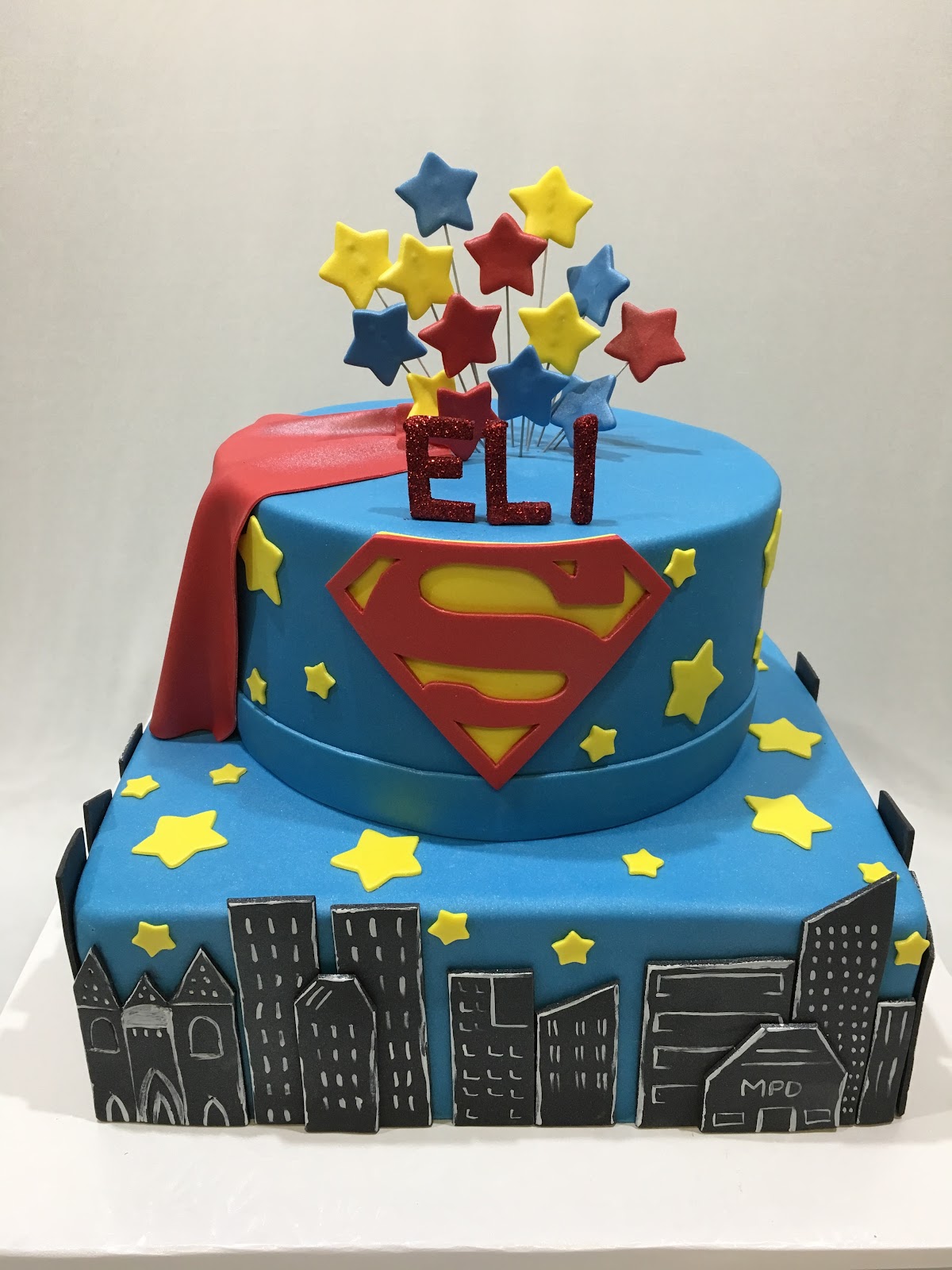 MyMoniCakes: Super man cake with skyline design