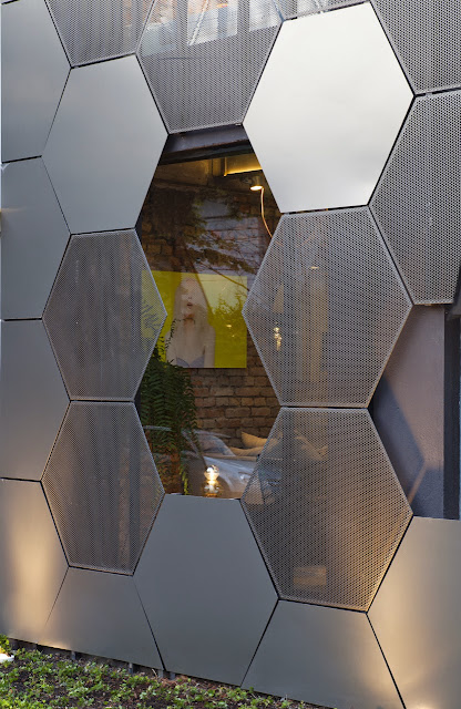 35 Cool Building Facades Featuring Unconventional Design Strategies ...