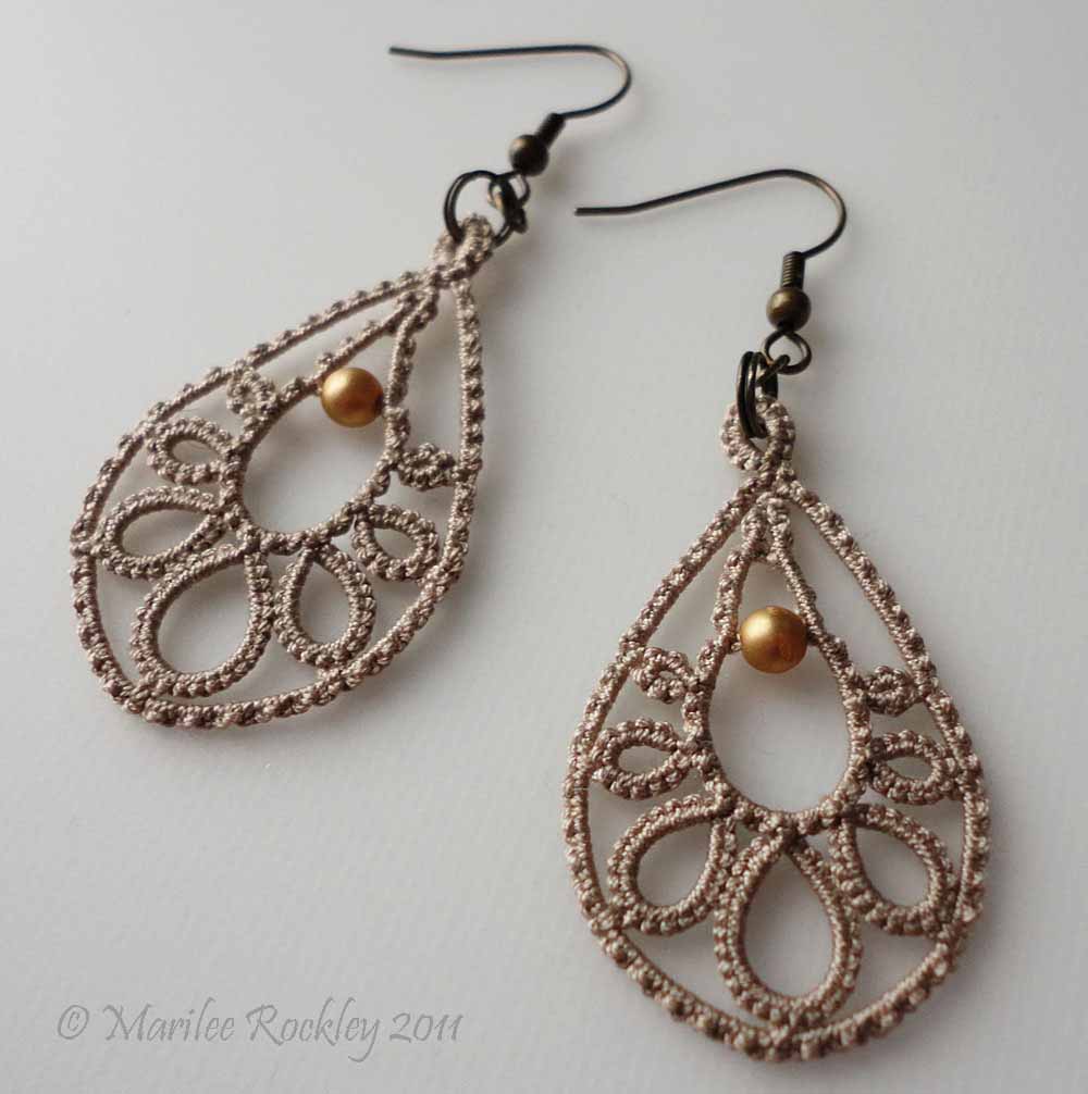 Yarnplayer's Tatting Blog: Trendy Teardrop in ecru