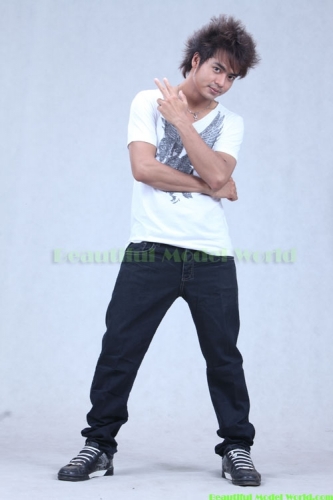 M y a n m a r H u n k s: Nay Min