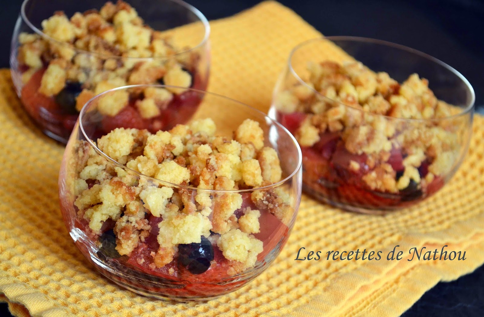 Ma cuisine au fil de mes idées...: Crumble aux pommes et fruits rouges ...