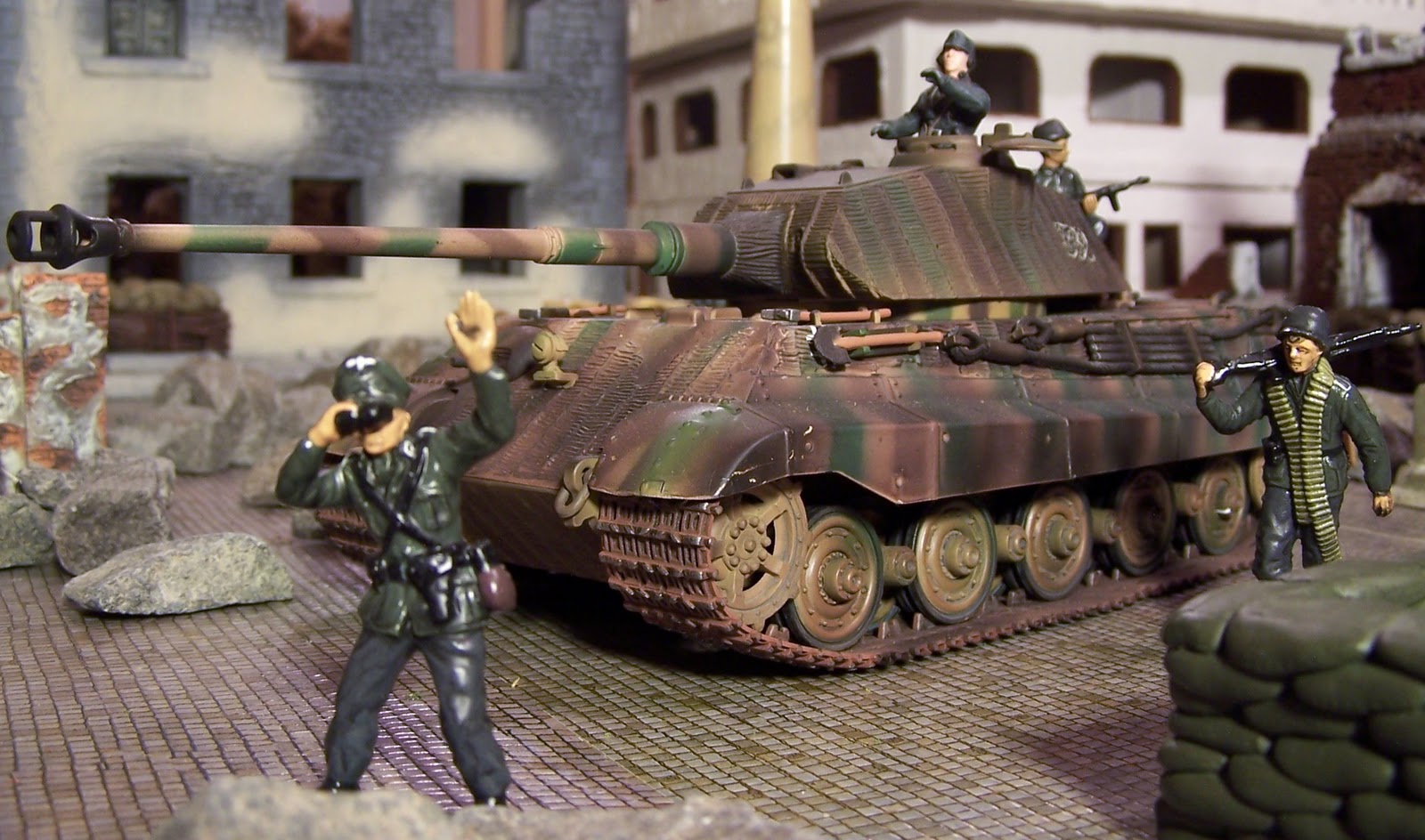 WWII Plastic Toy Soldiers: Introducing the King Tiger