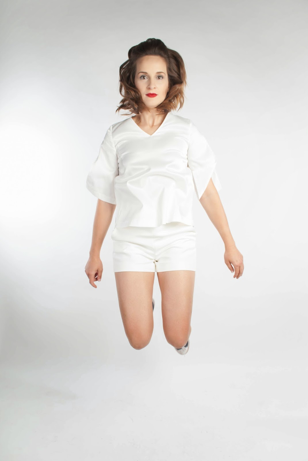 Access à la mode: Black and White: Two Sides of a Woman