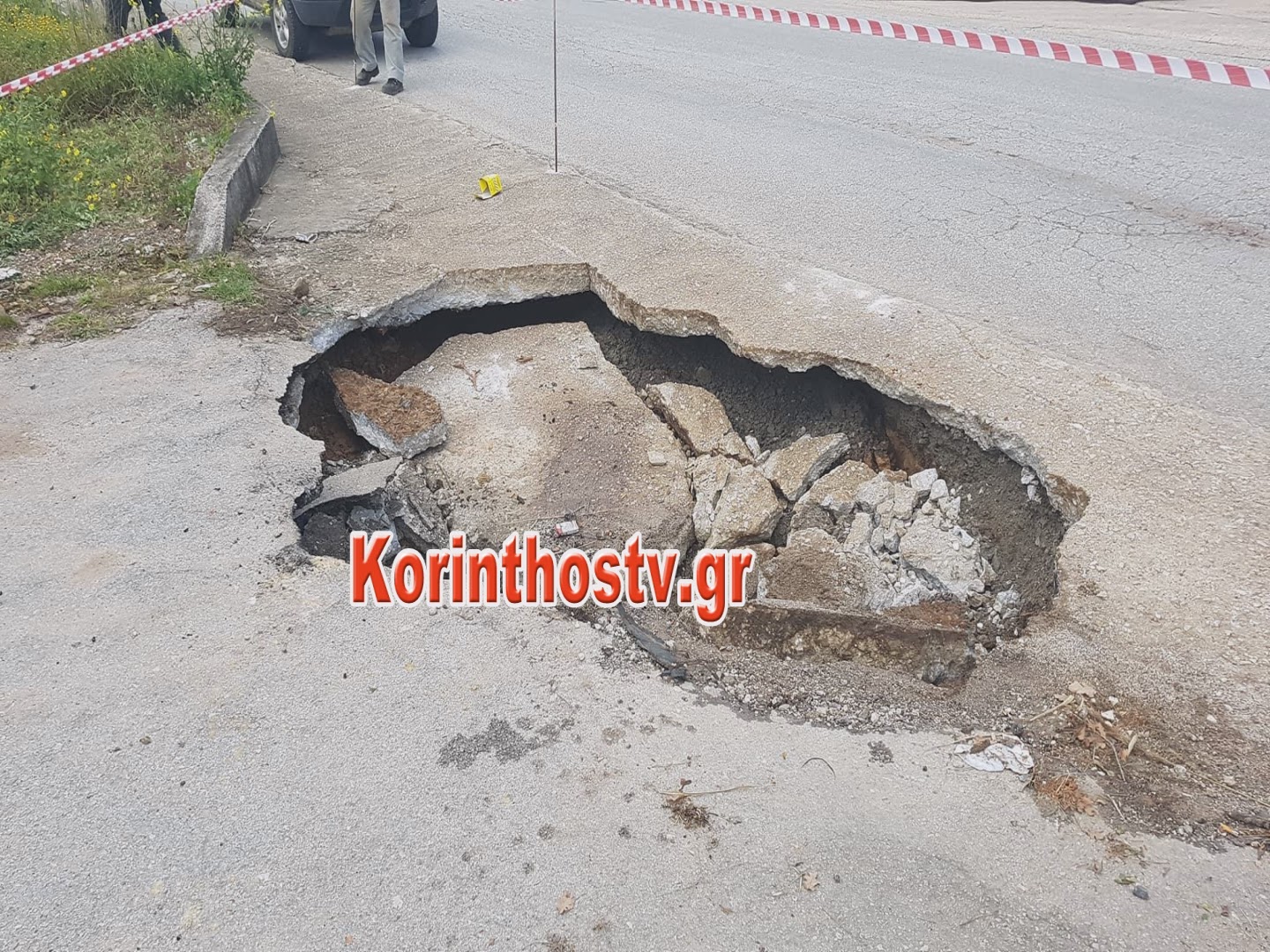 Άνοιξε η γη και... κατάπιε απορριμματοφόρο του δήμου Σικυωνίων ...
