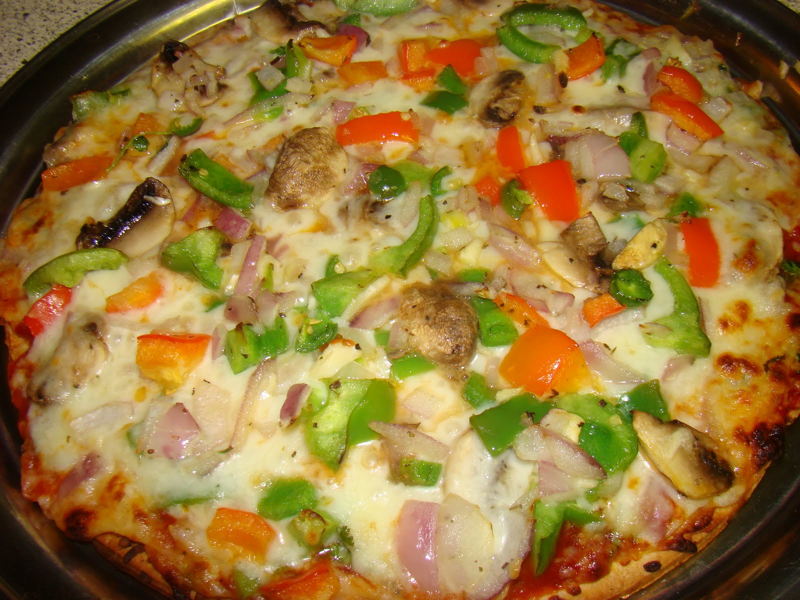 My Favorite Recipes Collection: Homemade Spicy Pizza on Ready made Crust