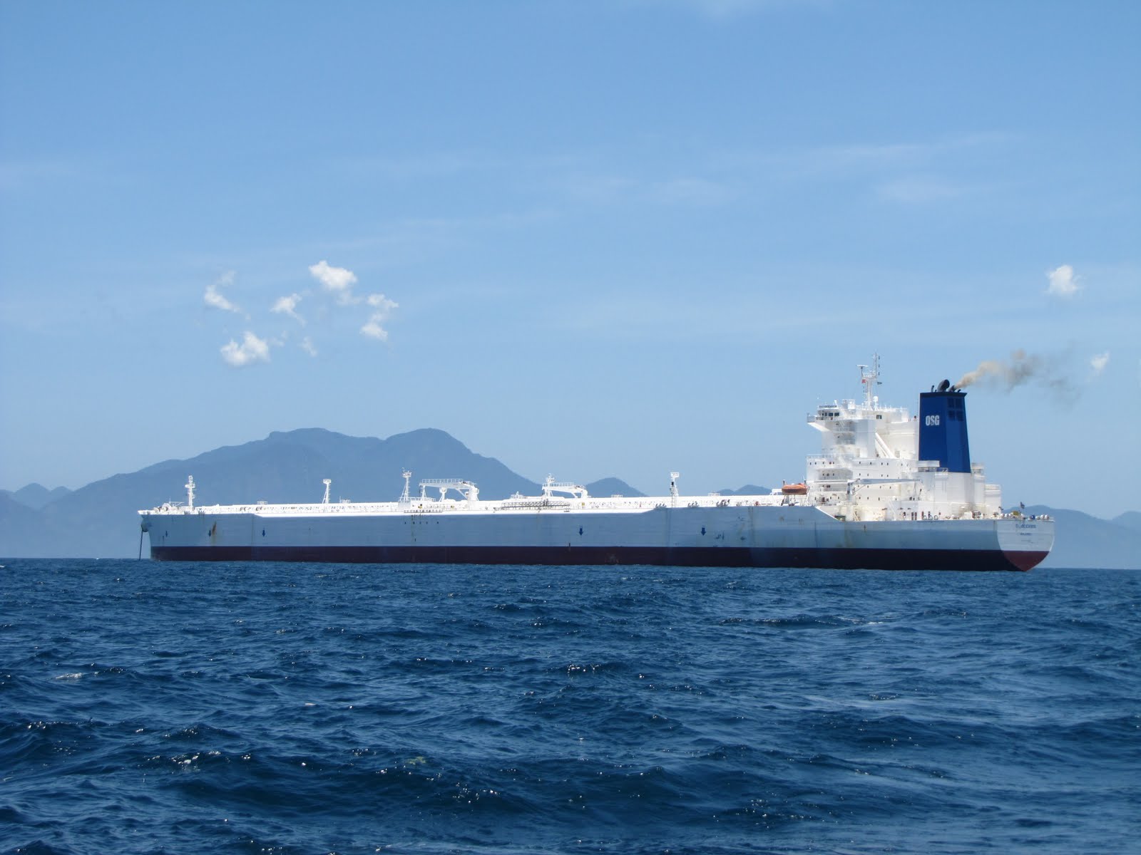 Navios em Santos: TI Oceania: Um dos maiores do mundo esteve no Brasil.