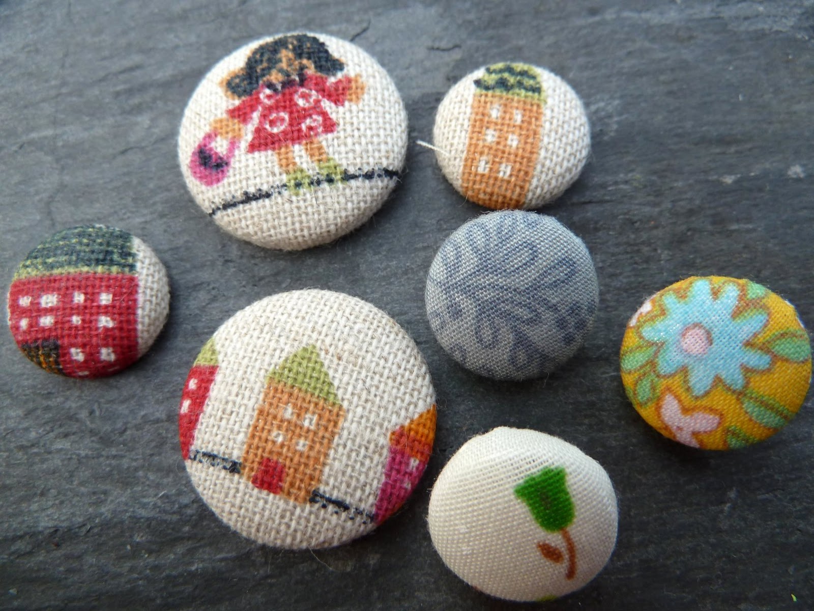 Jasmin Studio Crafts: Make Your Own Buttons!