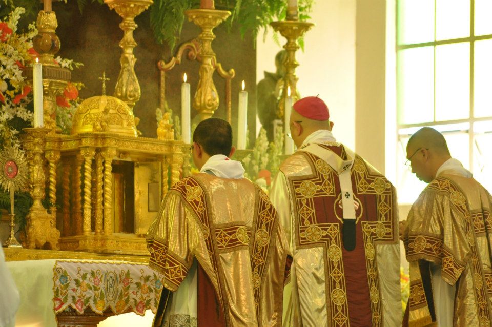 New Liturgical Movement: Pontifical Mass in the Philippines