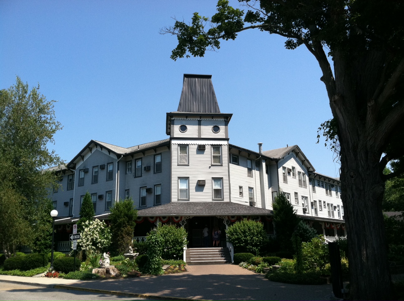 Snow and Jaggers: Riverside Inn, Cambridge Springs