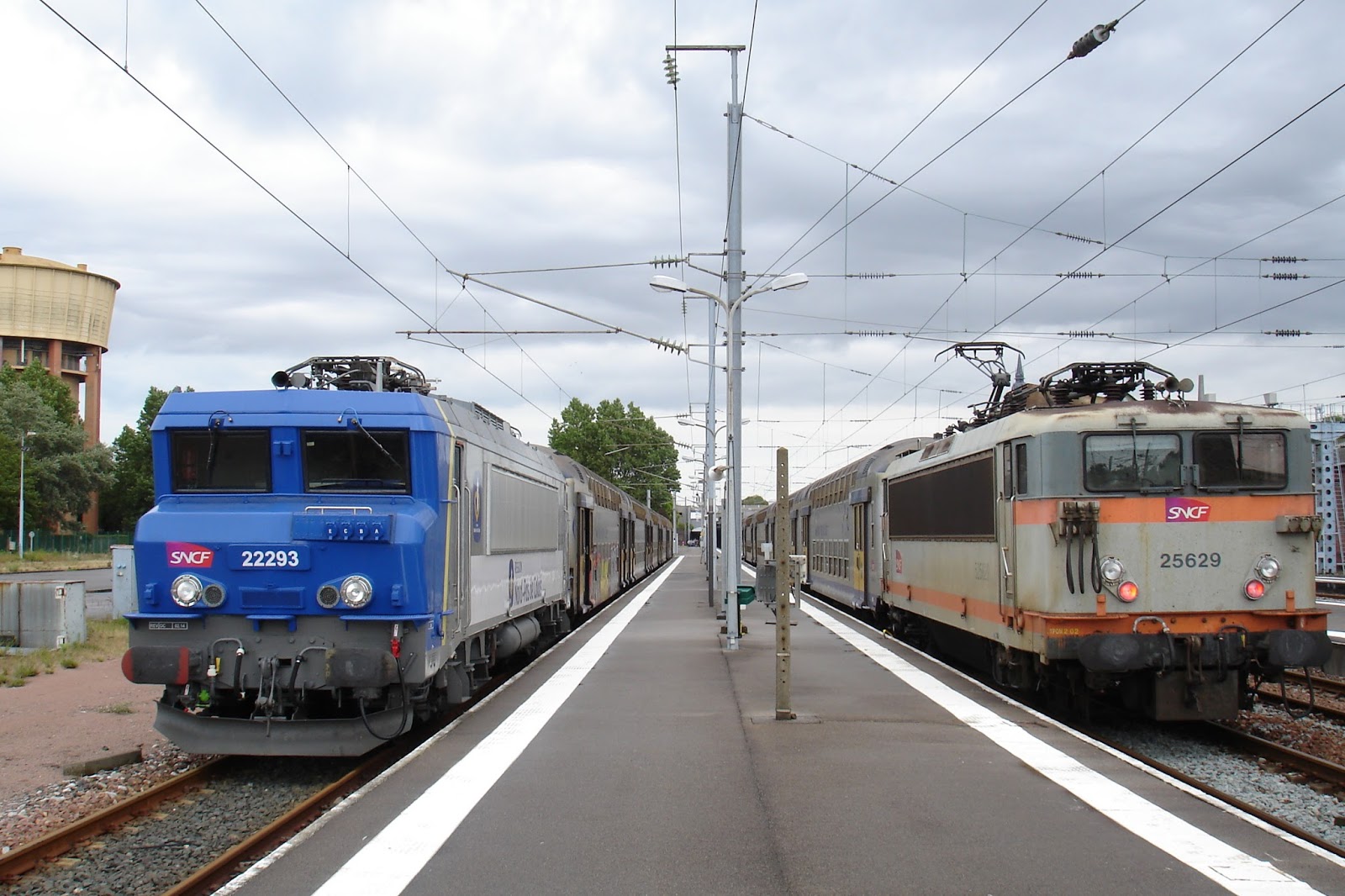 LA PASSION DU TRAIN: BB 22200 RC et BB 25600 à Calais