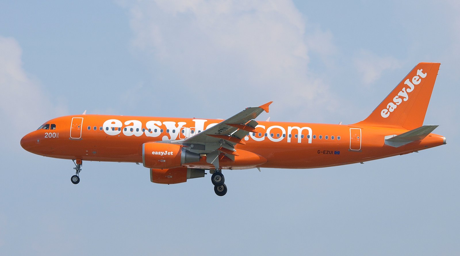 FLUGZEUGE: G-EZUI Airbus A320-214 A320 EZY