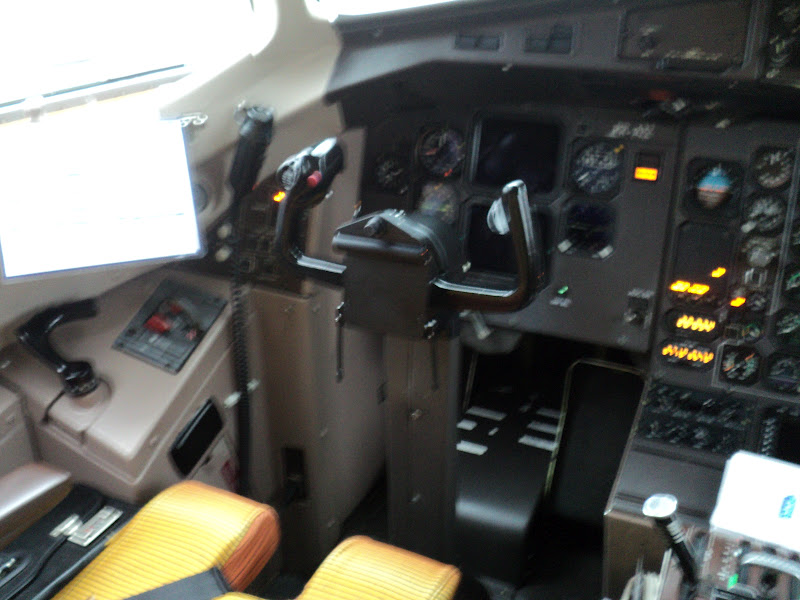 Cockpit ATR 72 e outras...