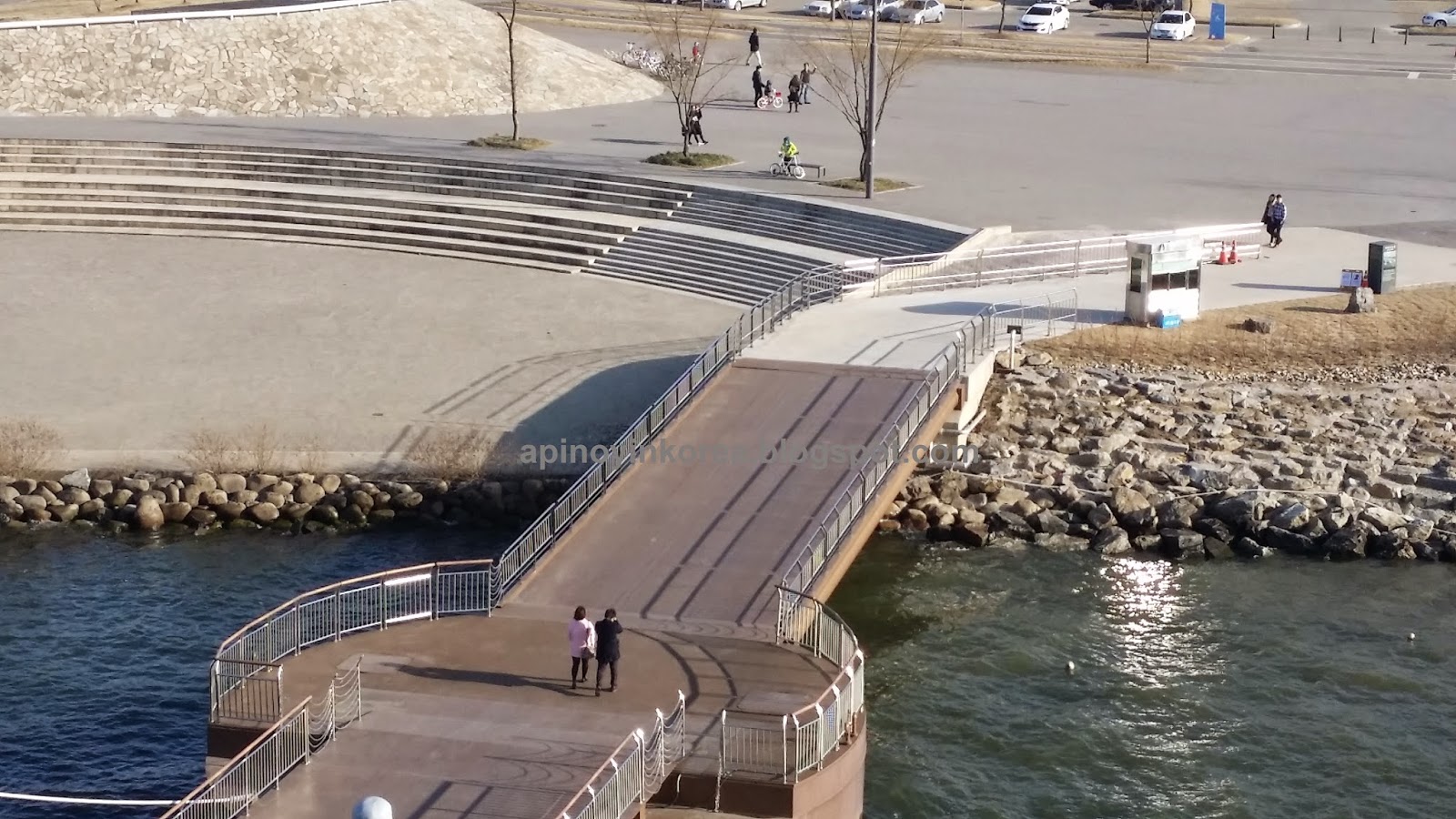 A Pinoy in Korea: The Jamsu Bridge And The Floating Island!