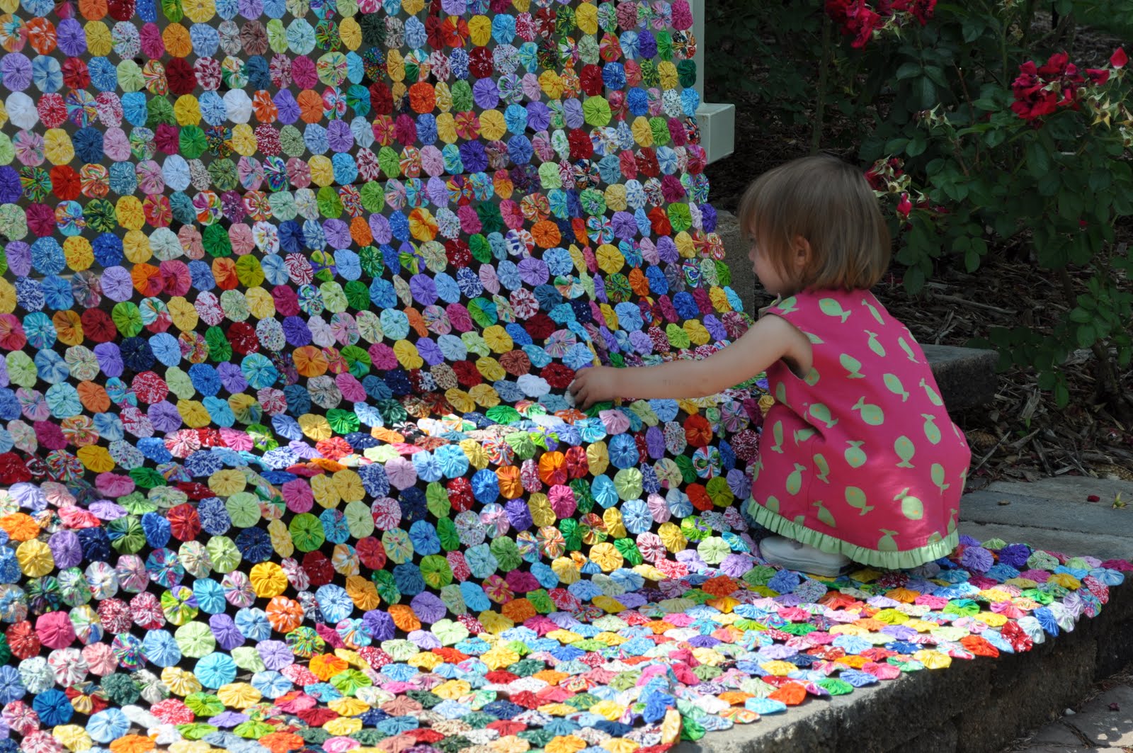 audreypawdrey: Yo-Yo Quilt is finished!