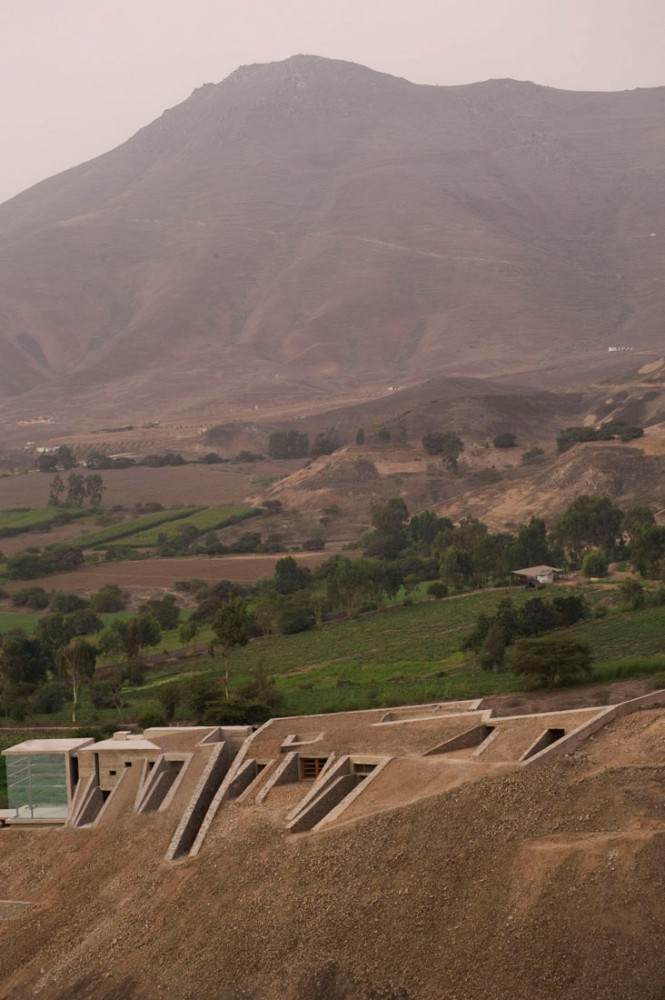 Arquitectura Reciente: Casa Pachacámac - Luis Longhi - Lima, Perú