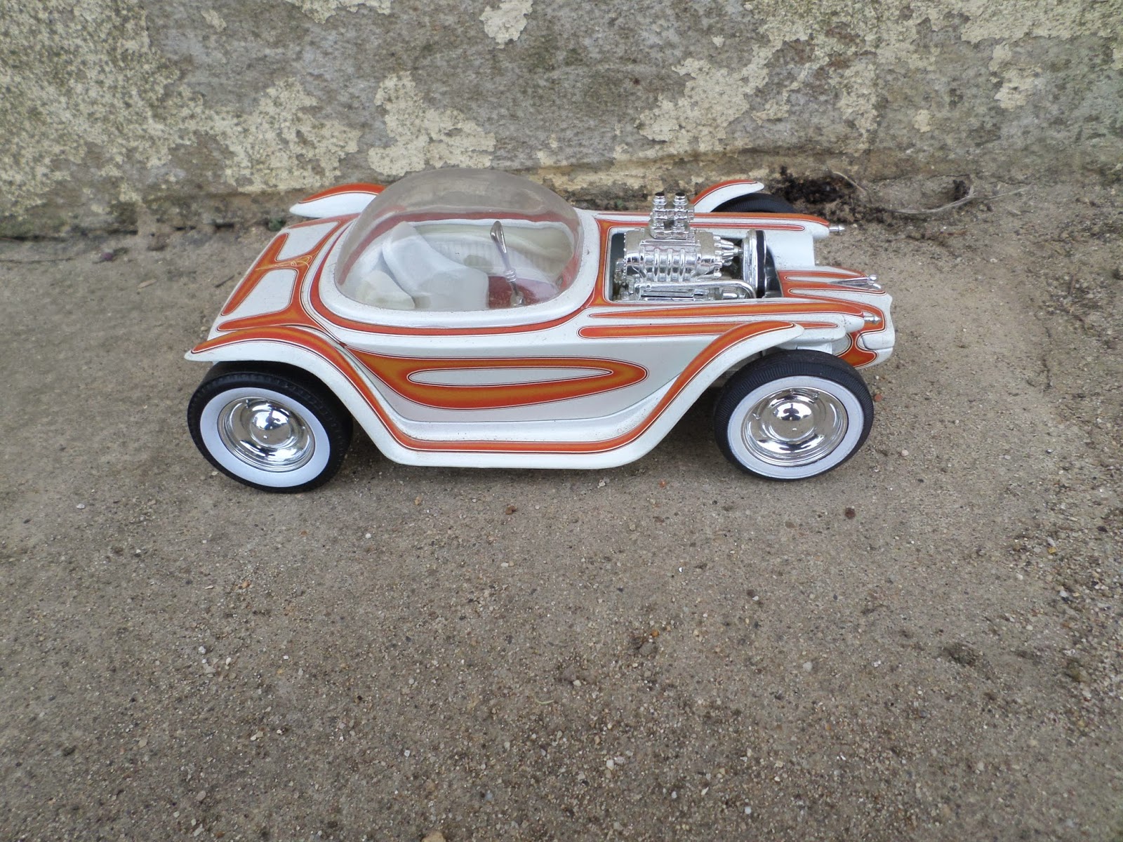 Hot rod models: Beatnik Bandit Show rod - Hot Wheels - 1/18