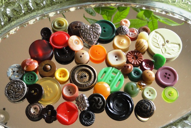 Announcing the 2nd Annual FALL IN LOVE WITH BUTTONS SWAP