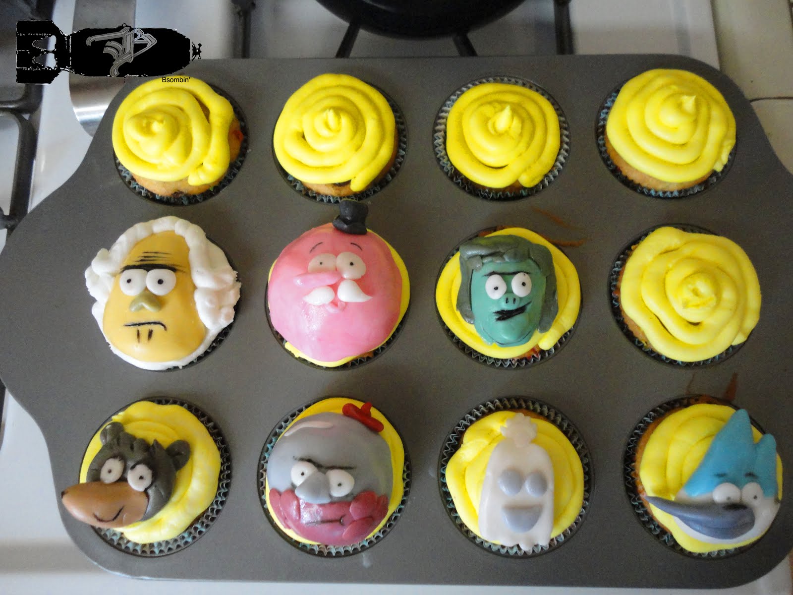 B S O M B I N ': "Regular Show" cakes...