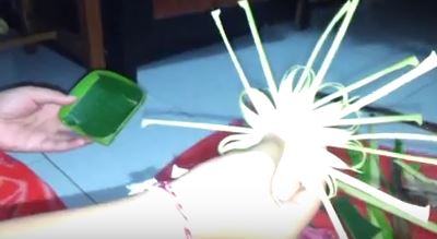 Cara Membuat Canang Sari - Hindu Alukta