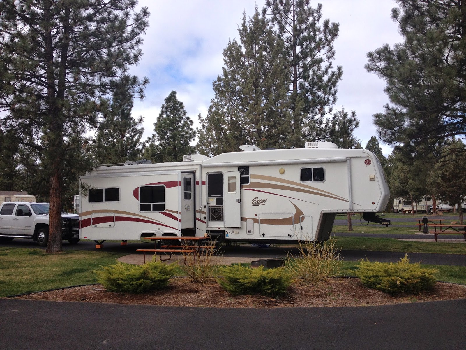 BB, Henri and Me: Bend/Sisters Garden RV Resort: 4/22/14 through 5/21/14