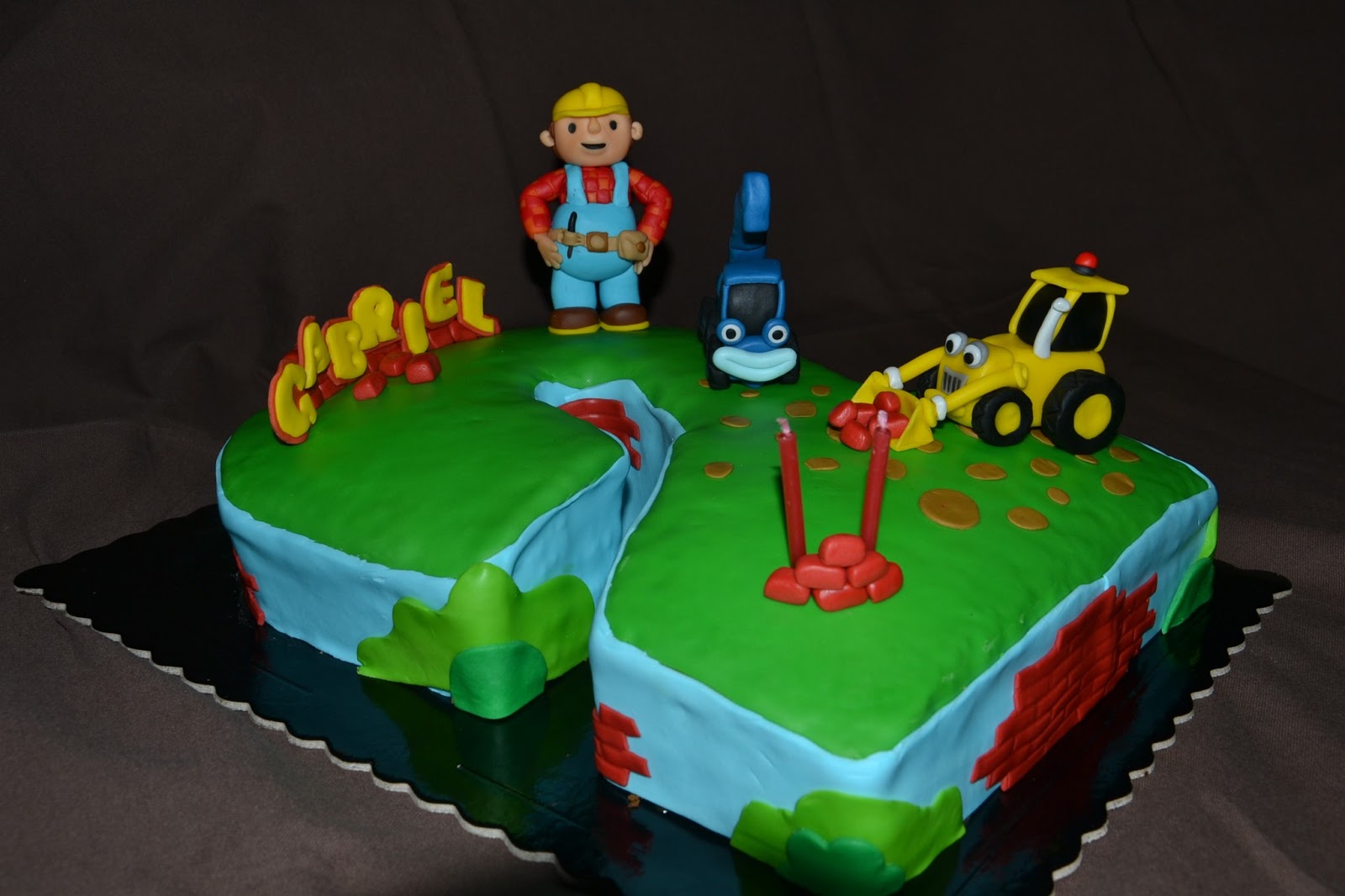 caixinha de bolos: Bolo Bob construtor