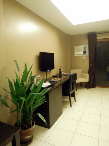 the seasoned first timer: 8 Suites by Fat Jimmy's, Tagaytay