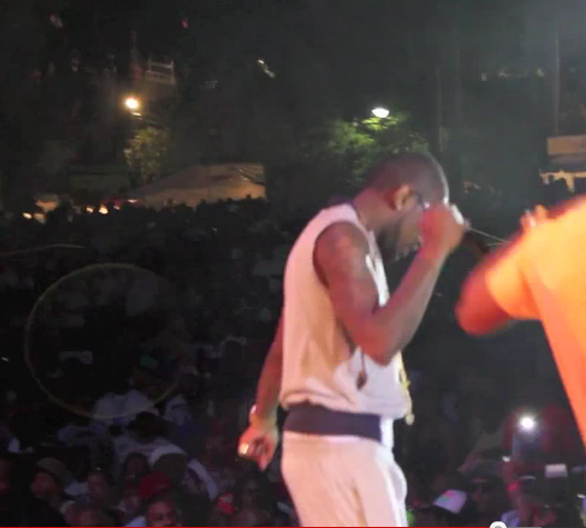 Male Celebrity Saggers (welcome to my eyes): LOOK AT THE BONER ON ...