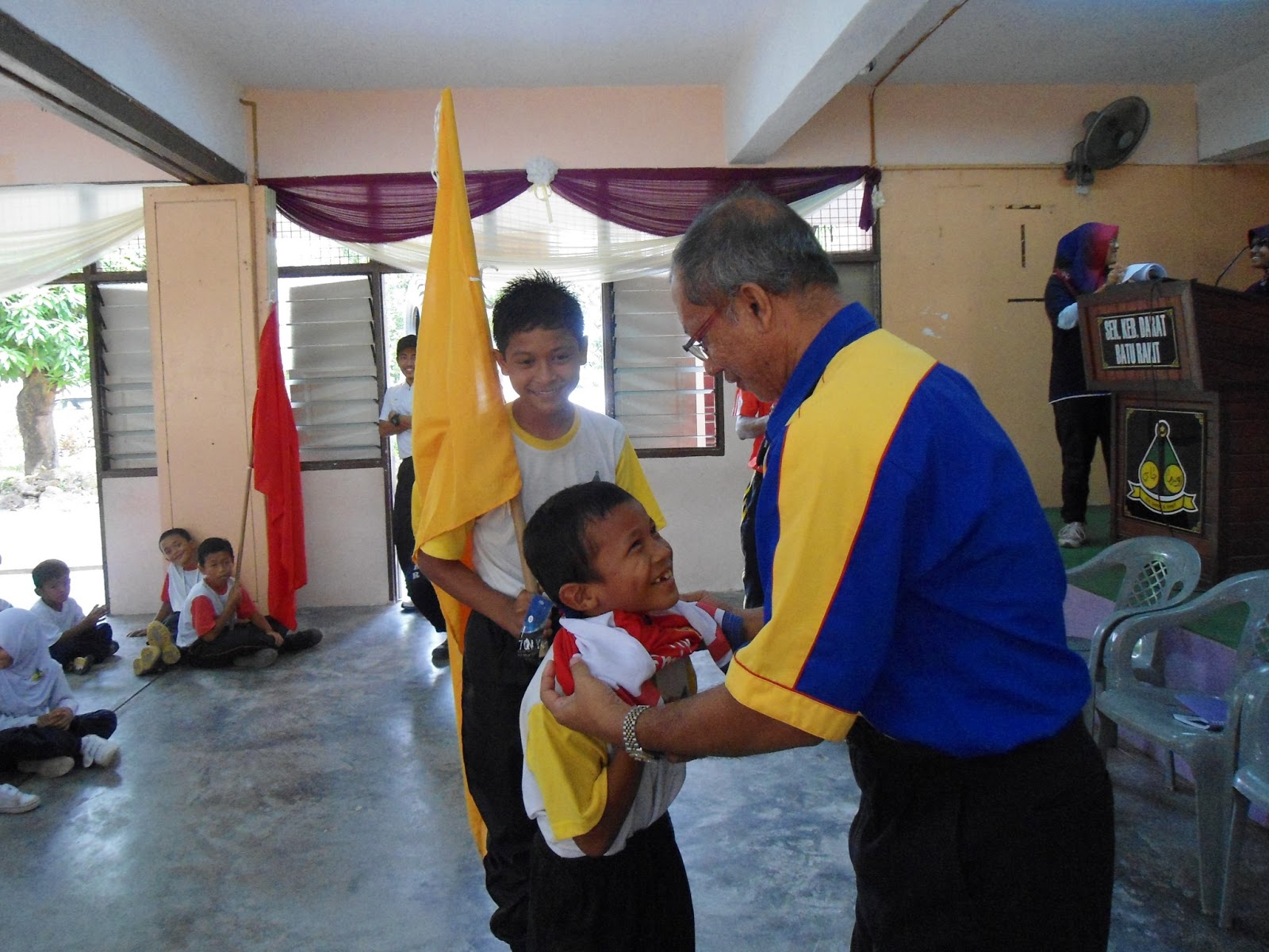 SK Darat Batu Rakit: LARIAN MERENTAS DESA PERINGKAT SEKOLAH