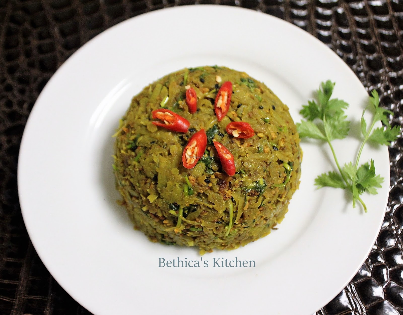 Bethica's Kitchen Flavours: Lau Chechki (Grated Bottle Gourd / Lauki ...