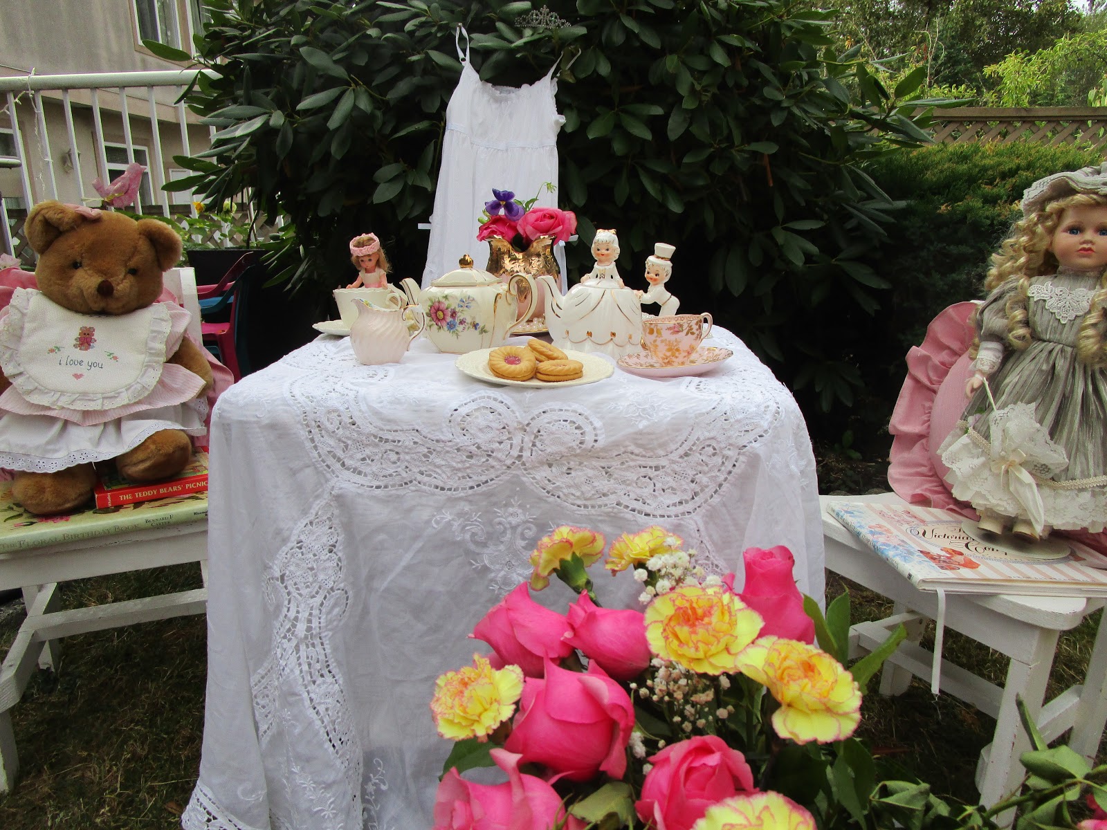 Karen's Cottage and Castle: A Tasha Tudor's Tea Time