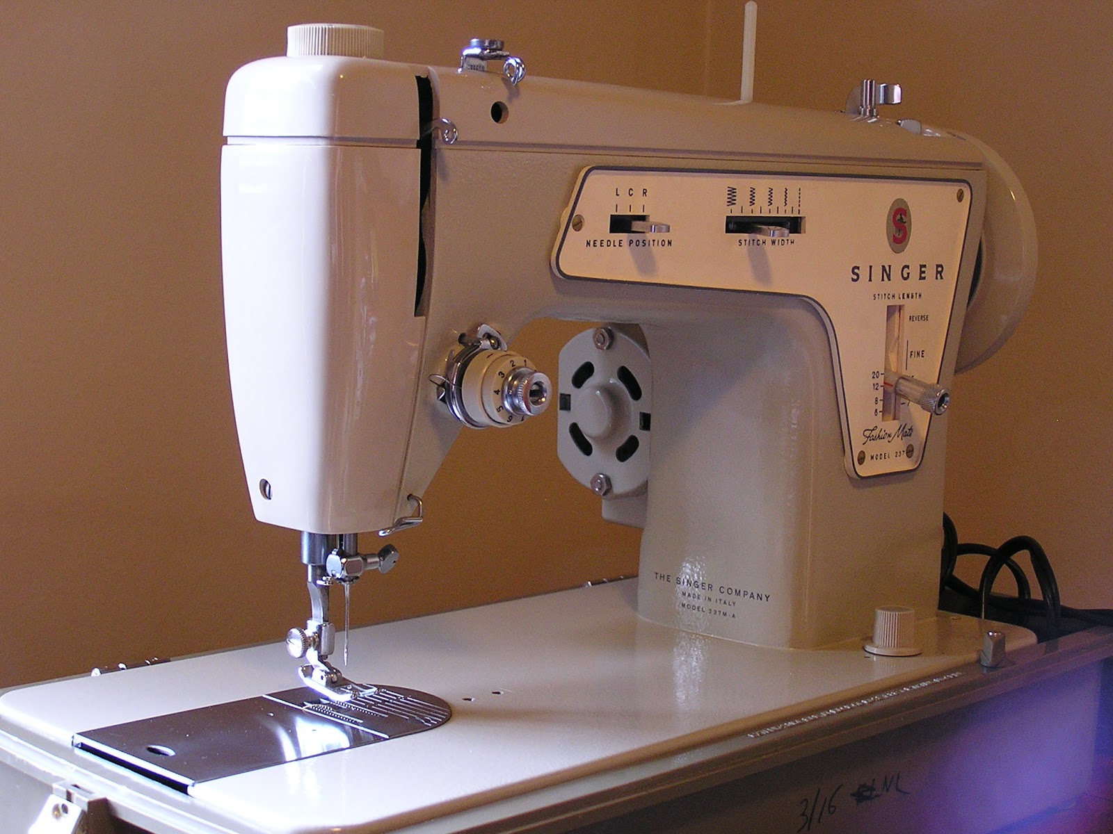 Tight Acres: Singer 237: SOLD!