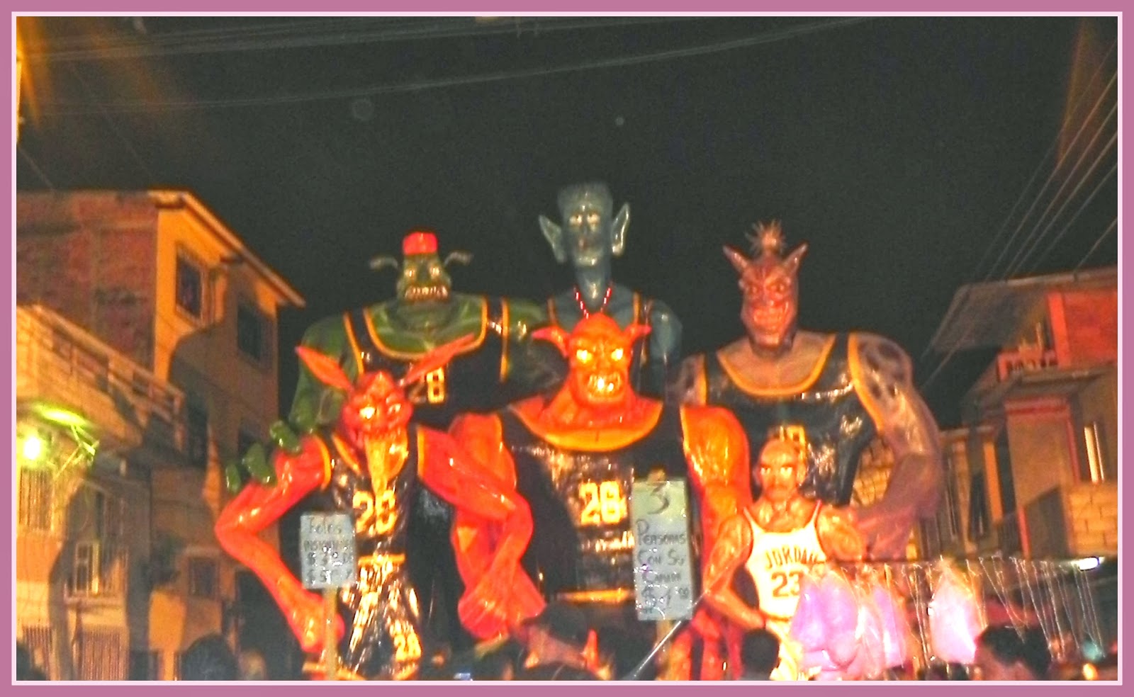 Fotos, Scrap y Algo mas.: Monigotes Gigantes - Tradición de mi País!