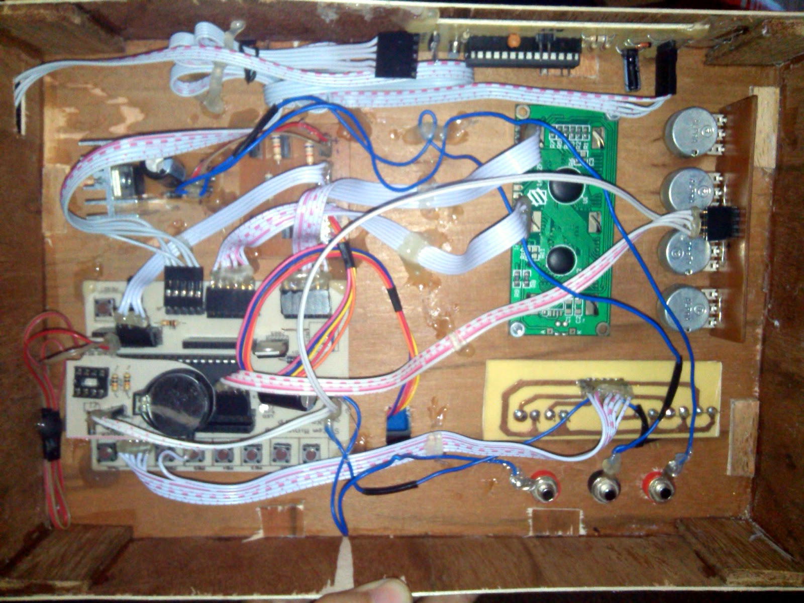 Ikhwandhia: “PROTOTYPE PENGAMAN PINTU RUMAH BERBASIS MIKROKONTROLER ... Ikhwandhia: “PROTOTYPE PENGAMAN PINTU RUMAH BERBASIS MIKROKONTROLER ...