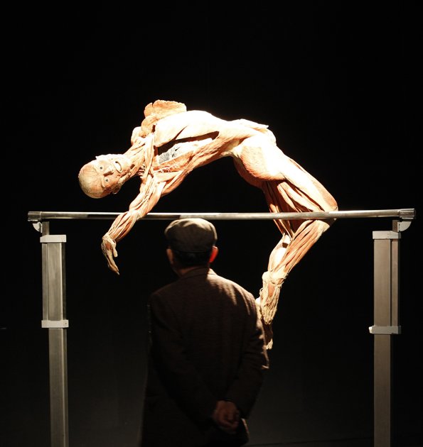 Fun and Knowledge: An exhibition of death - Photos : Germany's Dr.Death
