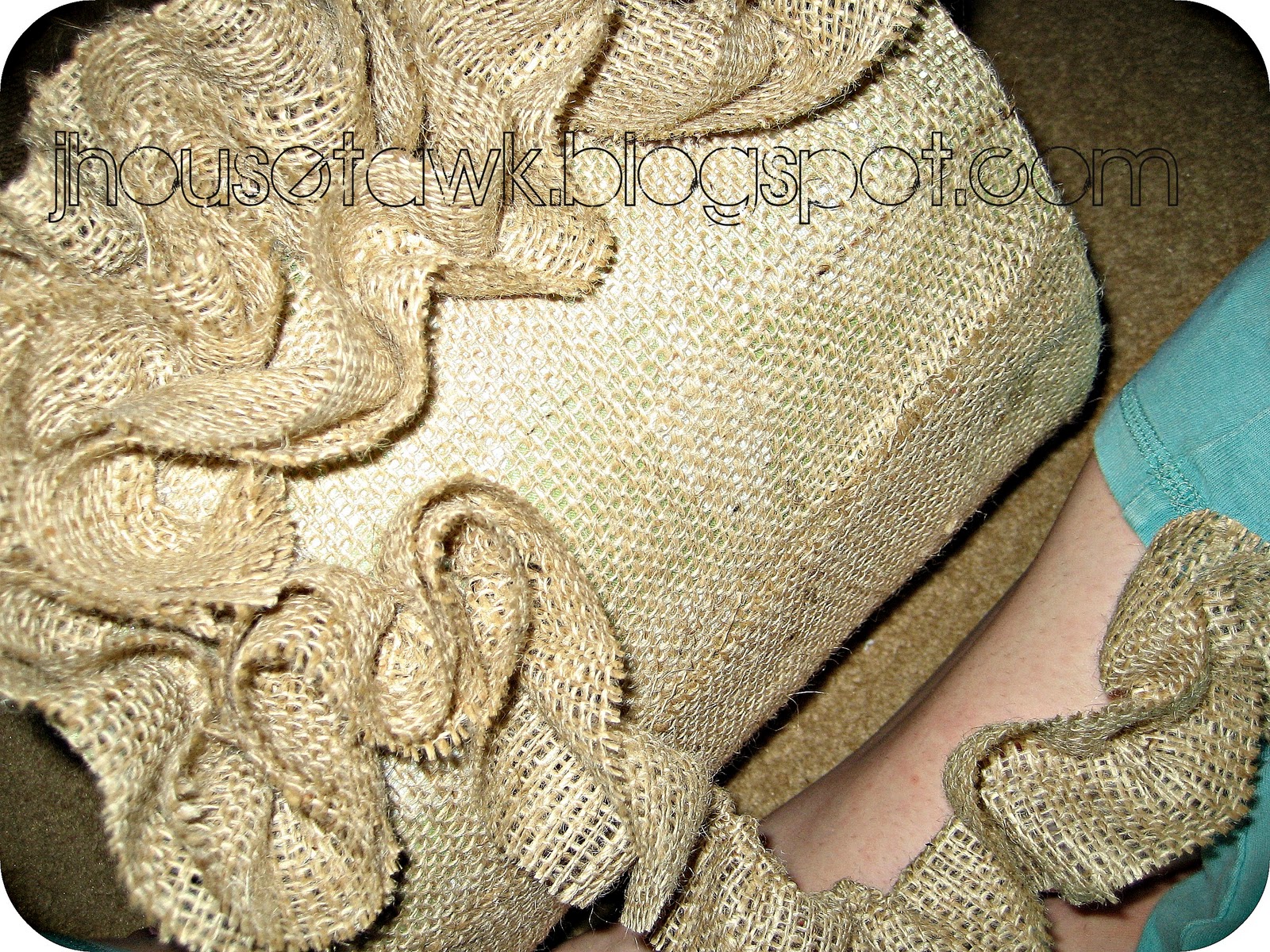 J House Tawk: Ruffled Burlap Lampshades Tutorial