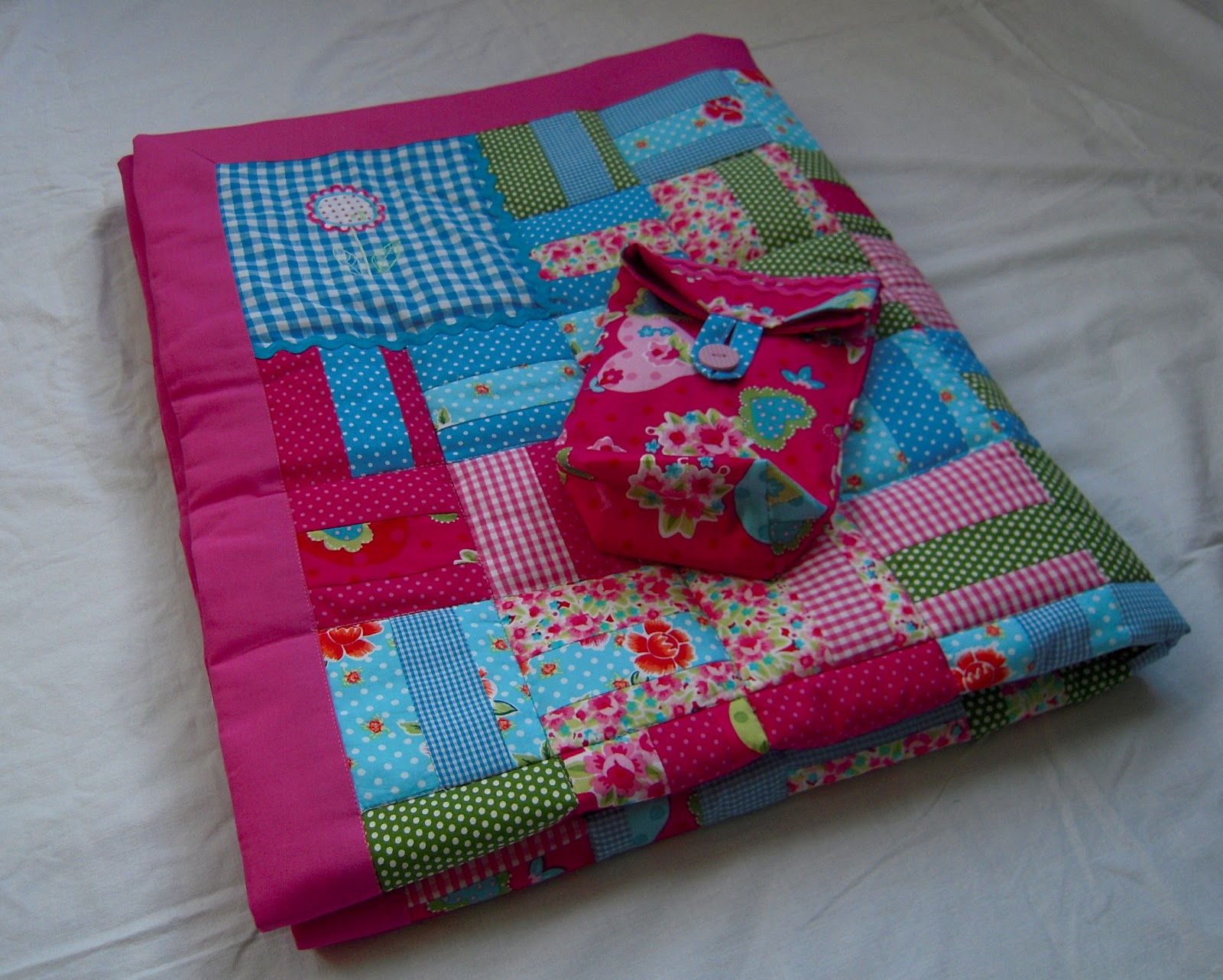 d'Inge: Patchwork-Babydecke Lena - pink (Blumen)