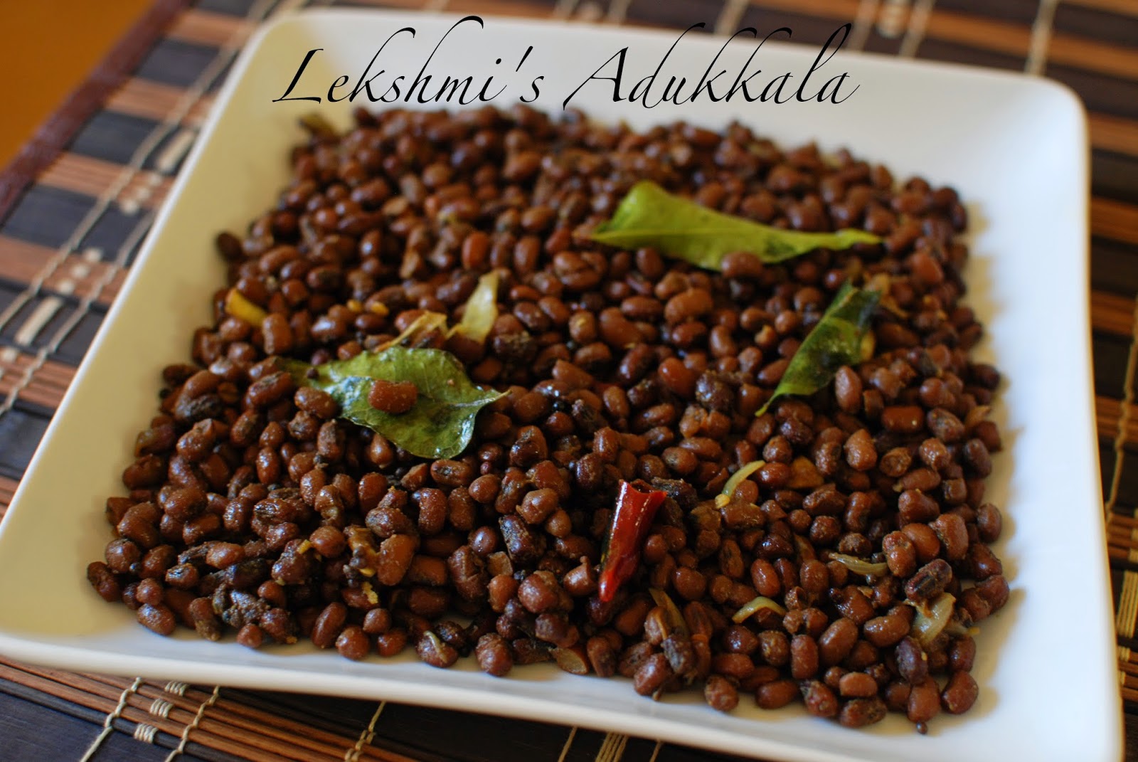 Lekshmi's Adukkala: Vanpayar Mezhukkupuratti / Red Beans Stir Fry