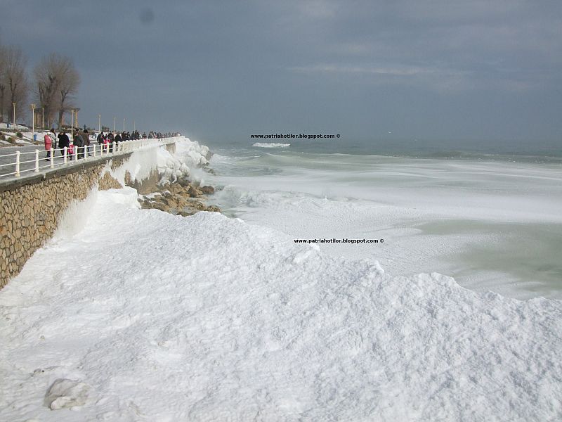 ORB IN LUMEA SURZILOR: MAREA NEAGRA INGHETATA (foto)