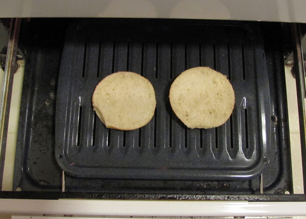 Smells Like Food in Here: Spinach-Mozzarella-Stuffed Burgers