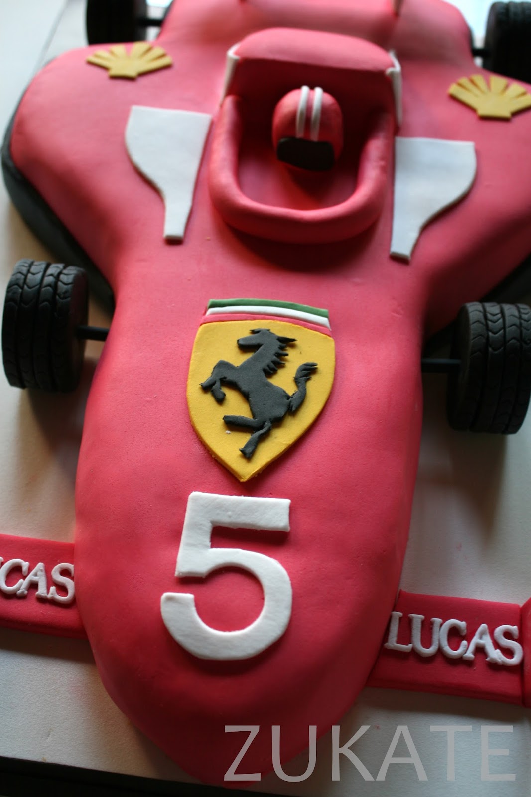 TORTA DE FERRARI PARA LUCAS | ZUKATE