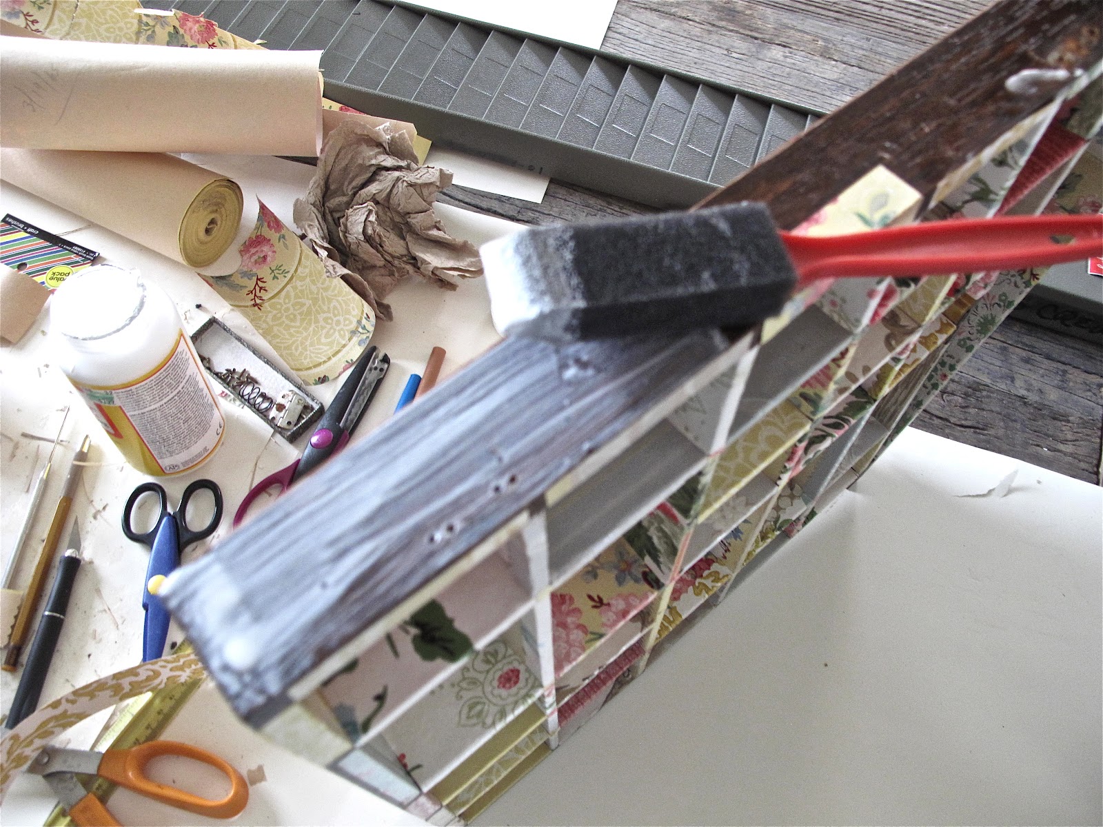 Beehive Art Salon: DIY with Vintage Wallpaper