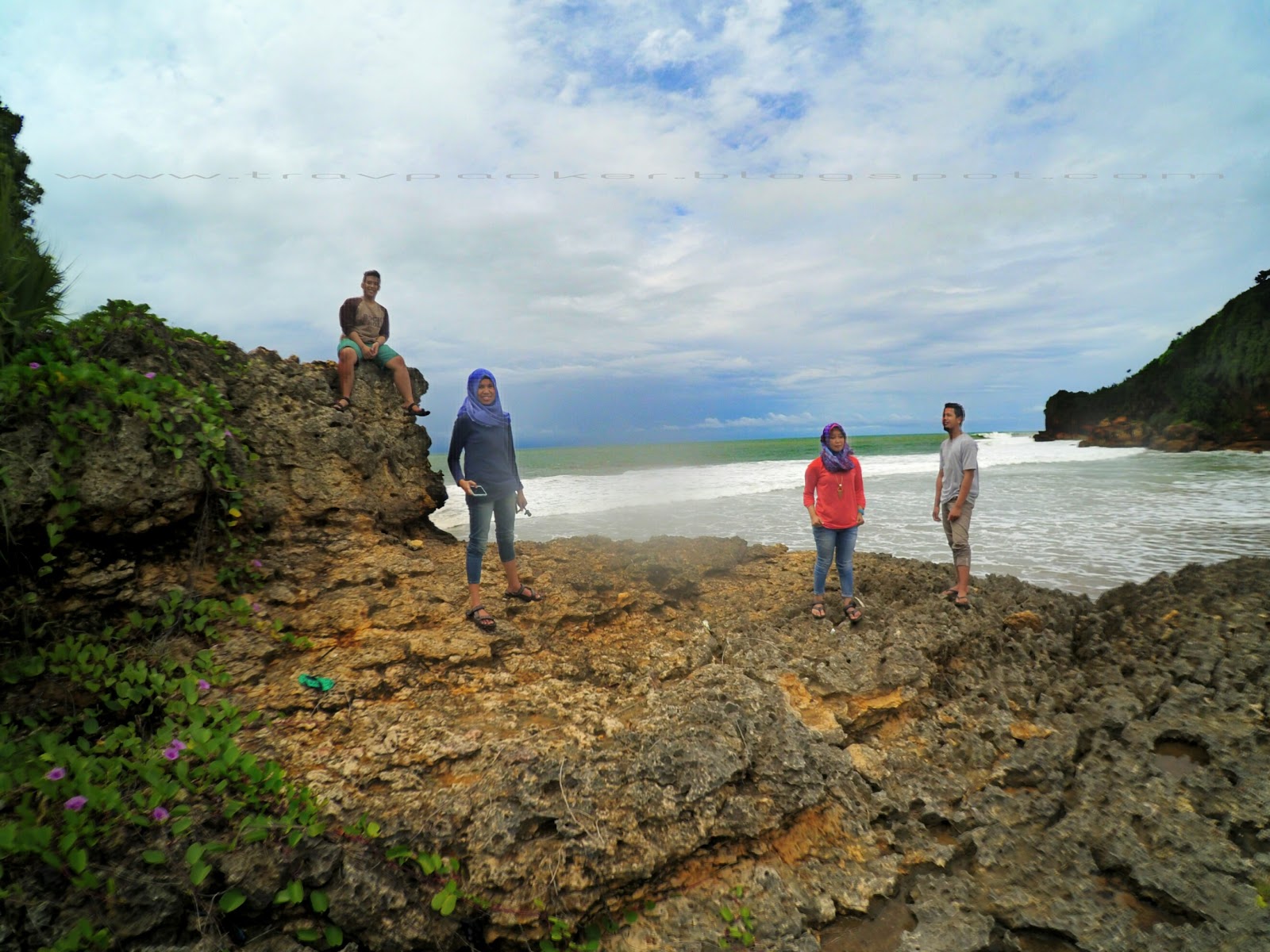 Pesona Wisata Pantai di Malang, Pantai Ngantep dan Pantai Perahu Pecah ...